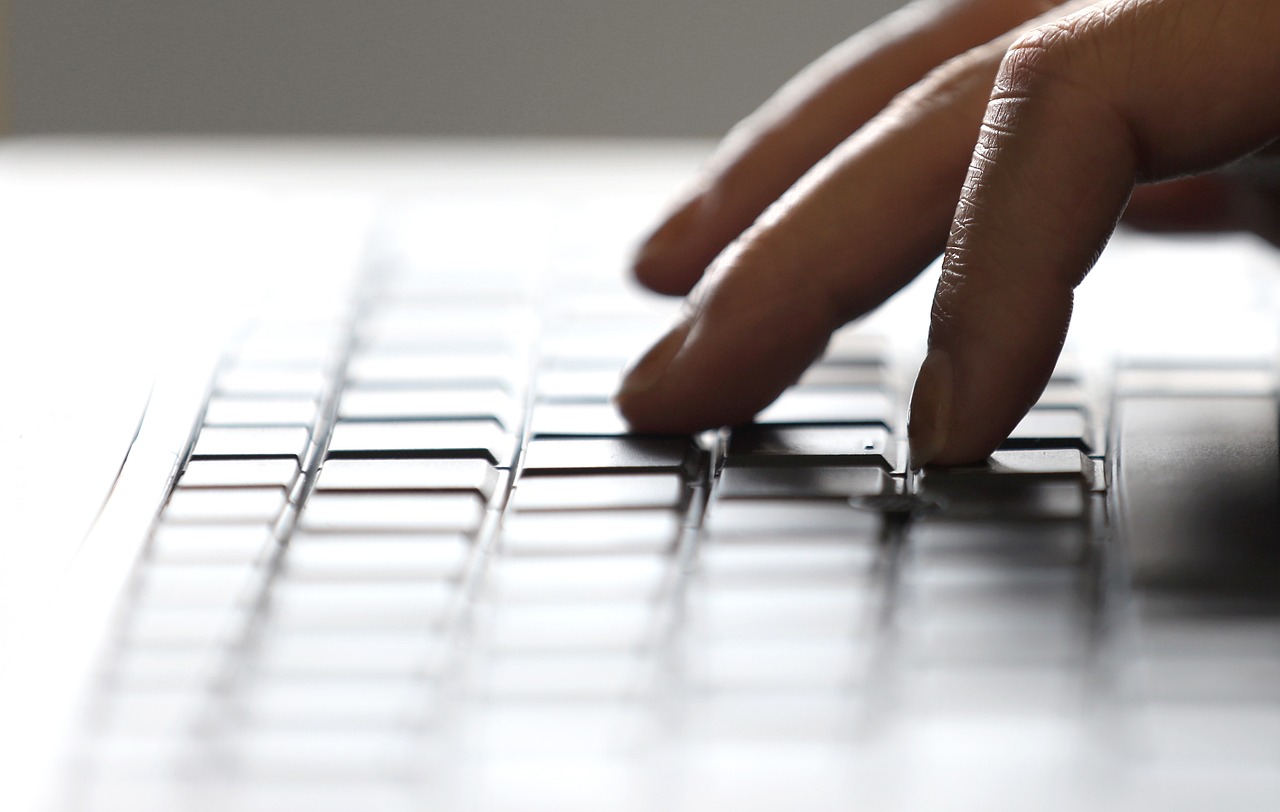 PMSとサイトコントローラーの違いとは？ホテル管理システムを解説 | Check Inn | オールインワンホテルシステム（PMS/自社予約/サイトコントローラー）